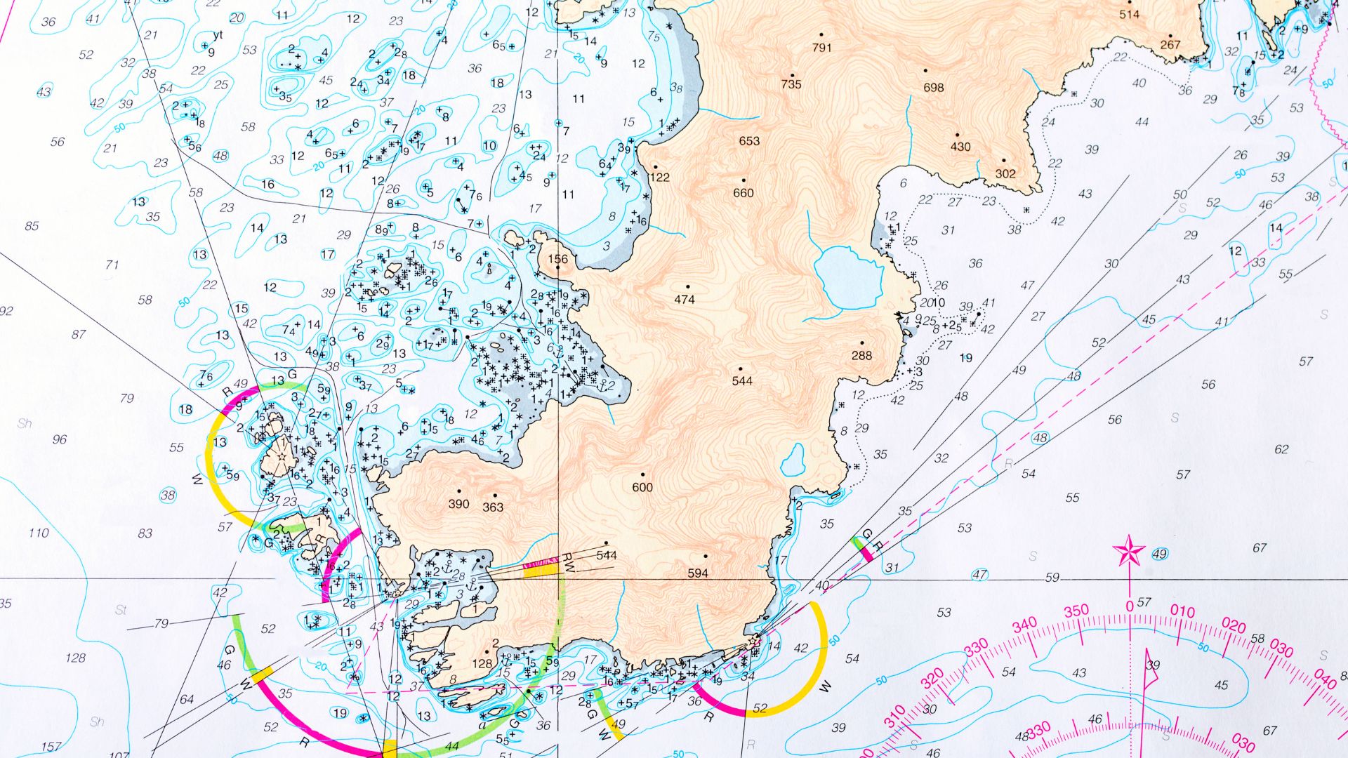 Apprendre à lire les cartes marines : les bases pour débutants
