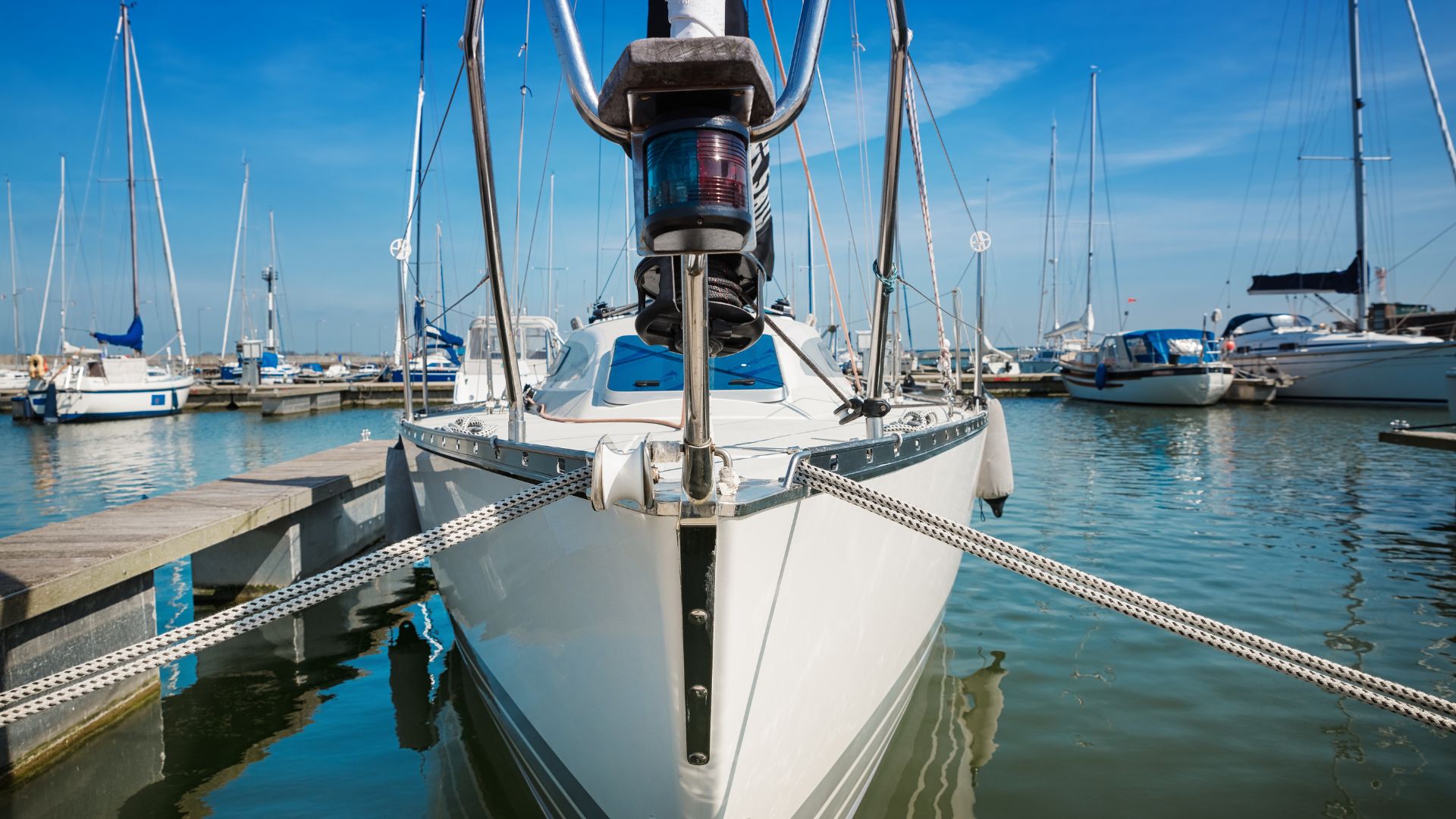Les bases des manœuvres d’accostage pour voiliers et bateaux à moteur